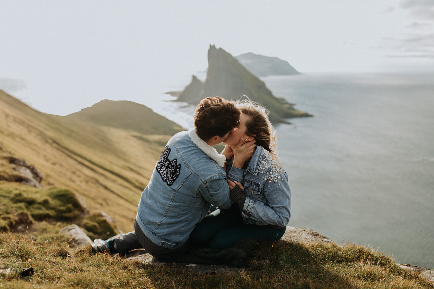 What are adventure engagement photos? - mariaharianna.com